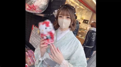 Fc2 Ppv 3215955 初顔出し撮影！！！僕が通っている青山の美人美容師に着物を着せて河川敷で野外フェラ＆口内射精！！彼女の美貌と