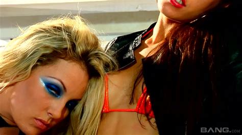 Kiara Diane And Capri Cavanni Surreal Sex