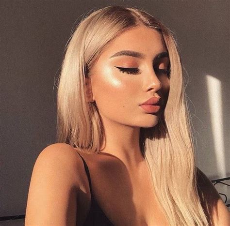 Guide To Create That Perfect Winged Eyeliner Look By Yourself