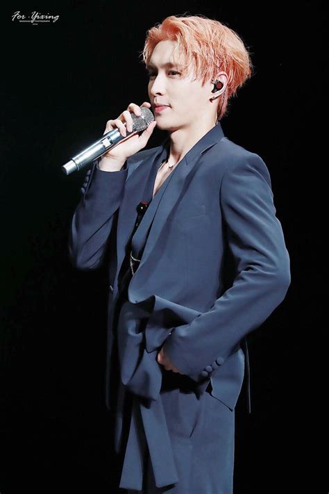 Pin On Exo Exo Lay Concert Yixing Exo