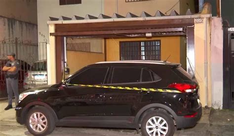 Folha Do Estado Adolescente De Anos Mata Pai M E E Irm A Tiros Ap S Ser Chamado De