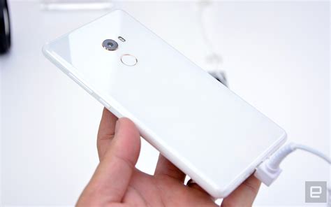Xiaomi's Mi MIX 2 comes with a stunning ceramic unibody