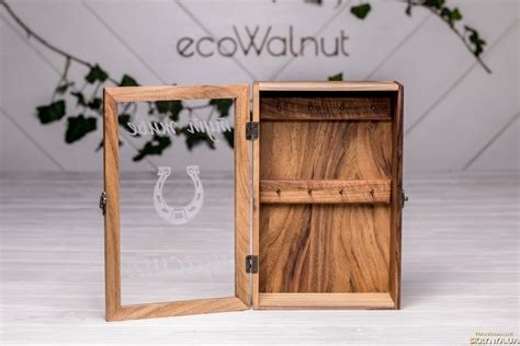 Купити Деревяна ключниця з логотипом на подарун Skrynya Ua