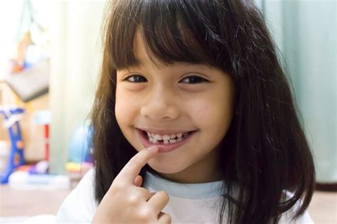 Premium Photo Portrait Of Cute Girl Smiling Premium Photo Portrait Of Cute Girl Smiling