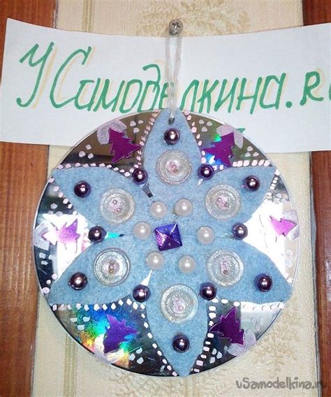 Новогодние украшения-снежинки из CD-дисков