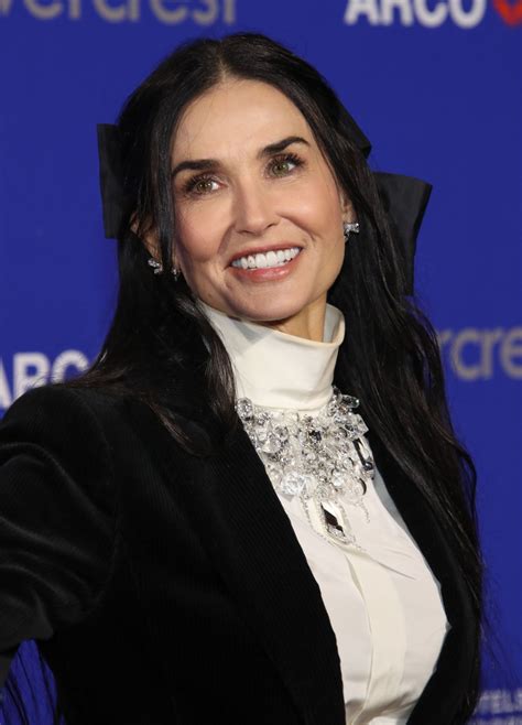 Demi Moores Ageless Elegance At Palm Springs Film Festival • Celebmafia