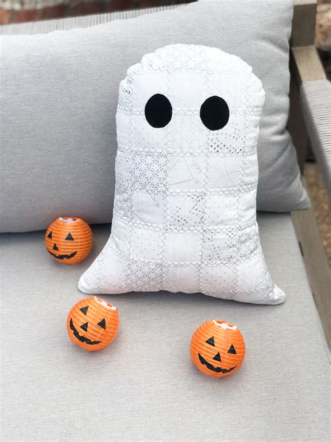 Ghost Pillow Tutorial BERNINA WeAllSew 1200x800 21 WeAllSew