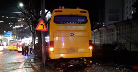 당뇨탓에 주의력 잃어 전세버스 운전사 버스정류장 들이받아