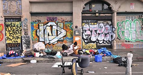 바이든 노숙자 대책 발표…“2025년까지 25 줄이겠다”