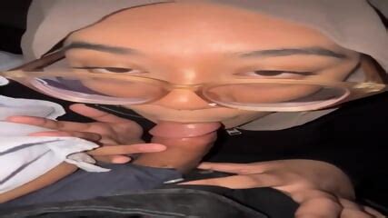 Awek Melayu Isap Batang Dalam Kereta