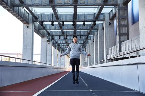 젊은이 야외 점프 밧줄 피트 니스 사진 무료 다운로드 Lovepik