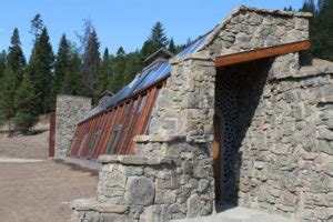 Living In An Earthship To Go Totally Off Grid The Tiny Life