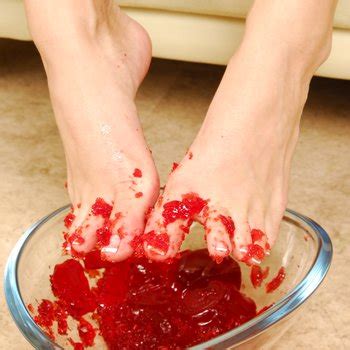 Mackenzee Pierce Is A Horny Barefoot Girl Photos