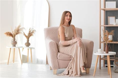 6 Warna Baju Buat Orang Kurus Agar Terlihat Lebih Berisi