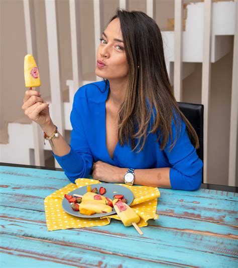 Inghetata Pe Bat Cu Mango Si Capsune Andreea Raicu