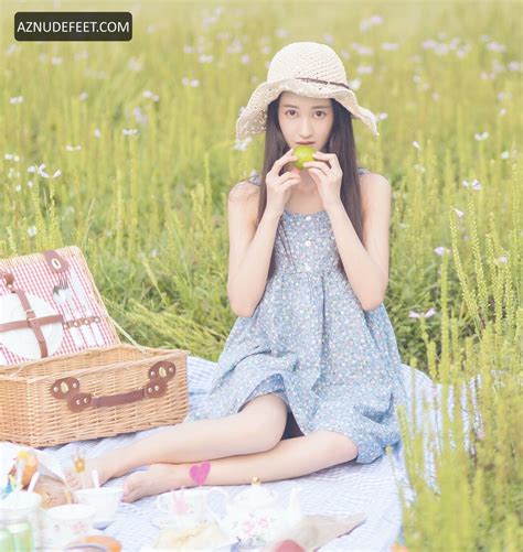 Zehan Ma Feet Aznudefeet