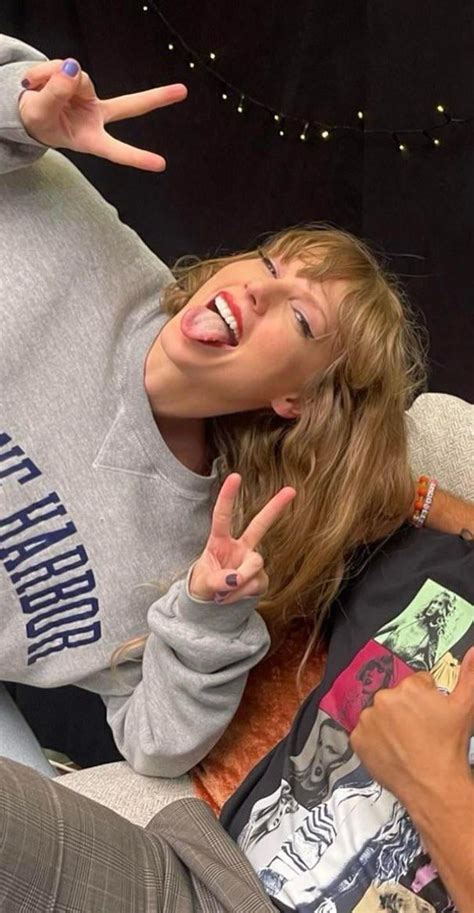 Taylor Swift Loves Sticking Her Tongue Out Rjerkofftoceleb