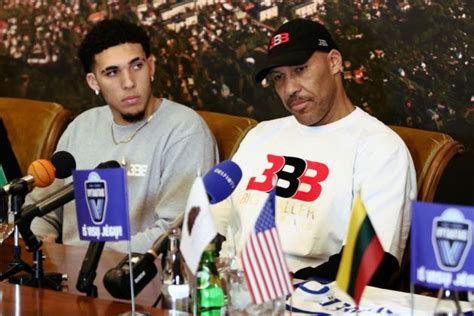 Lavar Ball Sons Lamelo And Liangelo Return To La After Quitting