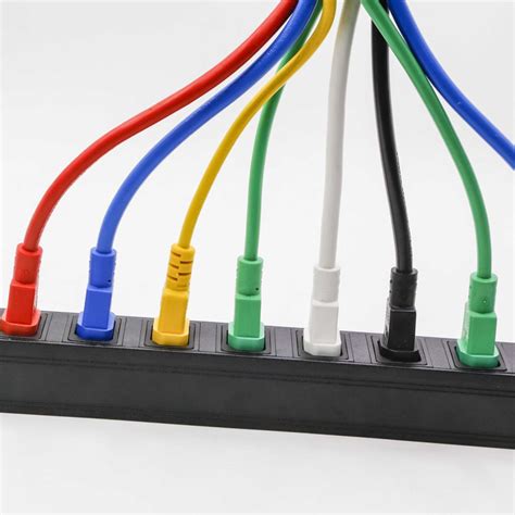 China Vertical Installation Industrial Outlet IEC PDU With Circuit Breaker China Universal