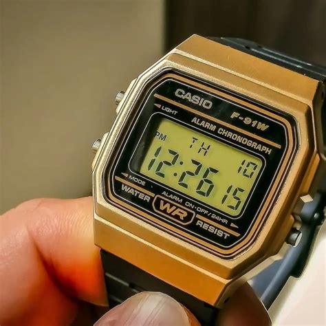 Casio Retro F-91 — Amazing Unisex Design since 1989 with 7-year Battery