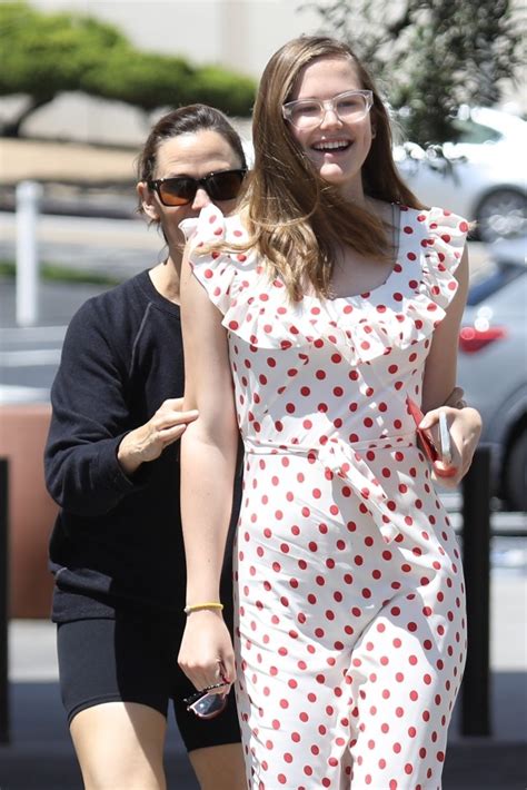 Jennifer Garner And Ben Afflecks Rarely Seen Daughter Violet 17 Is