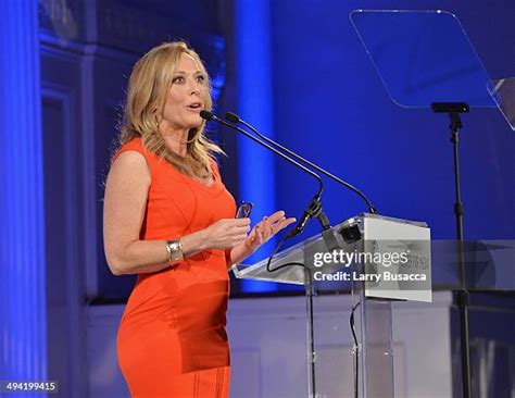 Linda Cohn Photos And Premium High Res Pictures Getty Images
