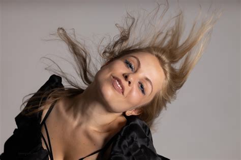 She Is Dancing Foto And Bild Portrait Shooting Fotos Bilder Auf