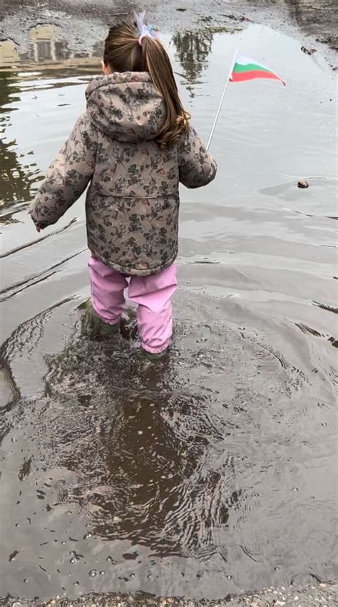 Tsvetelina Georgieva 💫 On Linkedin Тази локва е Мръсна Дълбока Мътна Неприятна… 🌱Но за едно дете…