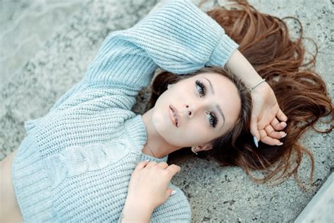 77882 Model 4K Redhead Woman Lying Down Rare Gallery HD Wallpapers