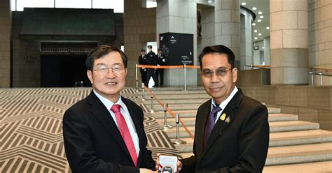 태국 국방장관 전쟁기념관 방문…6·25전사자 기억해줘 영광