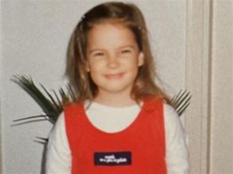 ДАНАС ЈЕ ПРАВА БОМБА Да ли препознајете певачицу са слике ФОТО