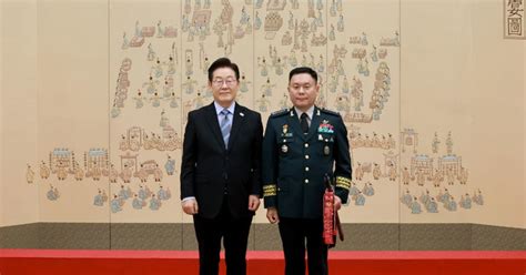 이재명 대통령 김호복 2작전사령관 삼정검 수치 수여