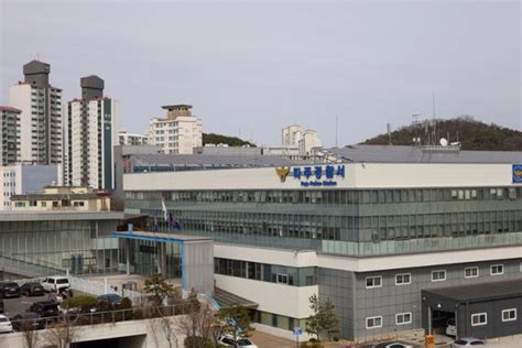 가정 폭력 신고 받고 출동한 경찰 3명 흉기 피습