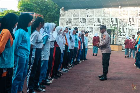 Kenali Lingkungan Sekolah Dan Potensi Diri Melalui Mpls Sman Jakarta