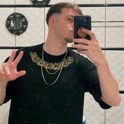 Matheus Garbin Garbin 01 • Threads Say More