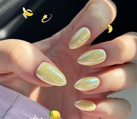 ۱۵ مدل ناخن شاینی که هر دختر خانمی شیفته‌اش می‌شود چی بپوشم