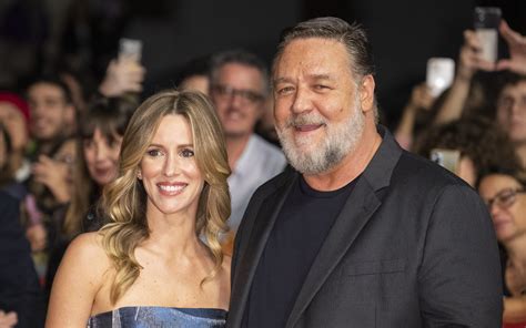 Russell Crowe Chi è La Fidanzata Britney Theriot Amica
