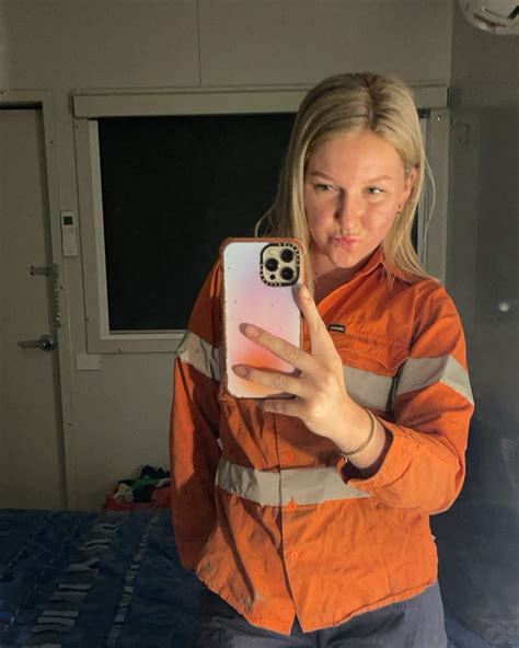 Ruby 🫒 Life Lately 🌊👷‍♀️🌞 ️👼🐶🍻🐆 Instagram