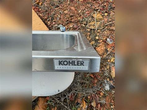 Multiple Sinks Smith Sales Co Auctioneers