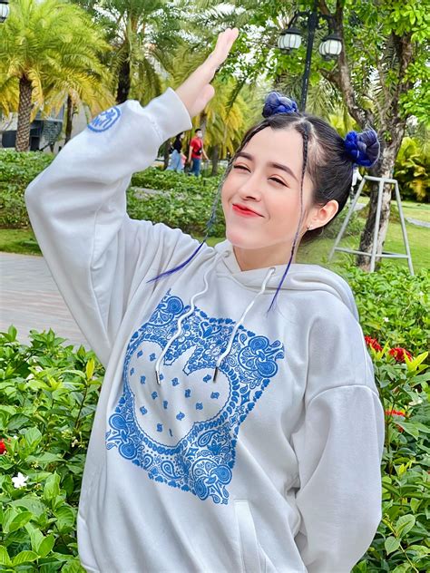 Nhan S C N Ng Tiktoker Nhi U Follow Nh T Vi T Nam M T Xinh D Ng P B O Sao H T Fan Th