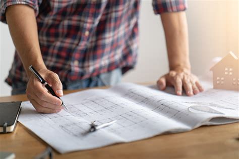 주택 건설 현장의 프로젝트 계획 및 작업 일정 진행에 대한 건축가 및 엔지니어 작업 도면 문서 개념에 대한 스톡 사진 및 기타 이미지 Istock