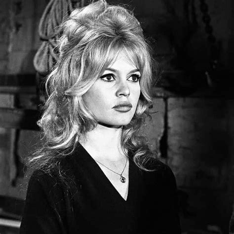 12 Ways To Style Bardot Bangs Like A Pro Hairstyle Camp