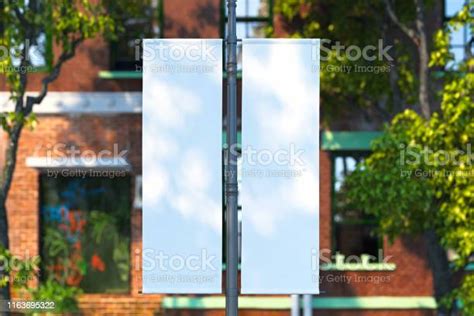 공백 롤업 모형 빈 포스터 템플릿 거리 표지판 간판 3d 렌더링 간판에 대한 스톡 사진 및 기타 이미지 간판 거리 건물