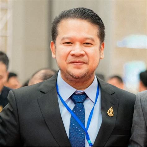 អ្នកឧកញ៉ា ទៀ វិចិត្រ ជូនពរឪពុកថ្ងៃដំបូងពាក់ឯកសណ្ឋានថ្មី ក្នុងតួនាទីជា រដ្ឋលេខាធិការក្រសួងការពារជាតិ