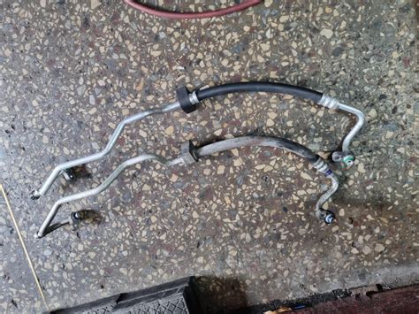 카에어컨 가스누수 쏘렌토r 모델 자동차에어컨 콤푸레샤고압호스 고장으로 찬바람이 나오지않아 교체 전문점 수리