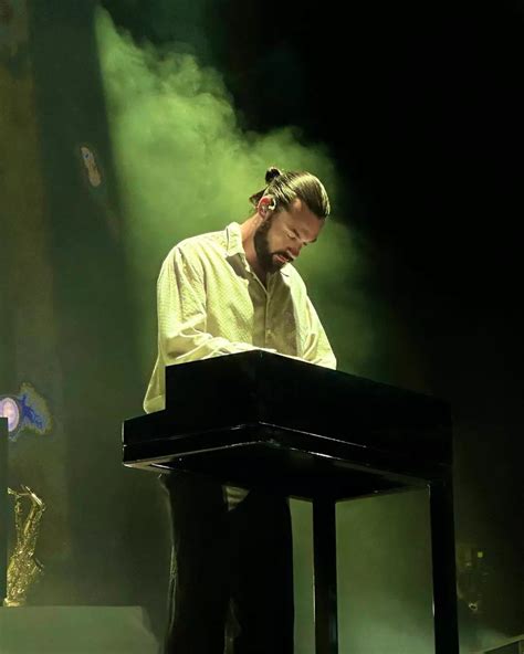 Descubra 27 Ideias De The 1975 E George Daniel Em 2025 Musica 1975 Hair Hair E Muito Mais