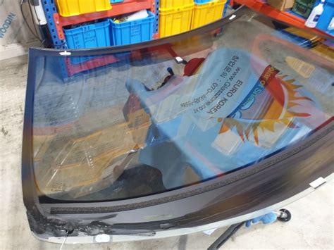 인피니티 Q50 앞유리교체 돌빵칩 파손으로 Infiniti 정품 유리교체와 쏠라열차단썬팅을 패키지로 수리한 과정 소개와 내차 유리수리시 정확한 설치가격 정보 안내