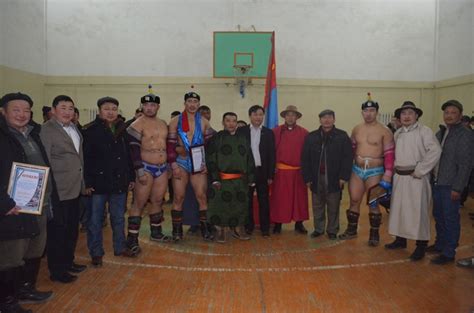 Сар шинийн барилдаан