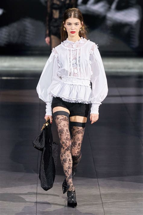 Co News Collections Fashion Shows Fashion Week Reviews And More Couture Fashion How To