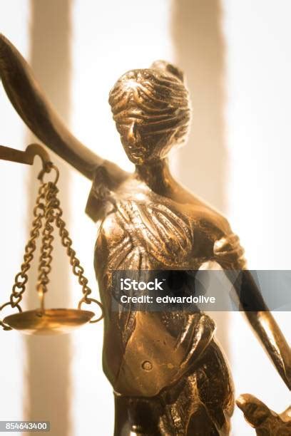 와 여신 테미스의 법적 법률 회사 동상 변호사 사무실에서 정의의 확장 됩니다 0명에 대한 스톡 사진 및 기타 이미지 0명 개념 권위 Istock